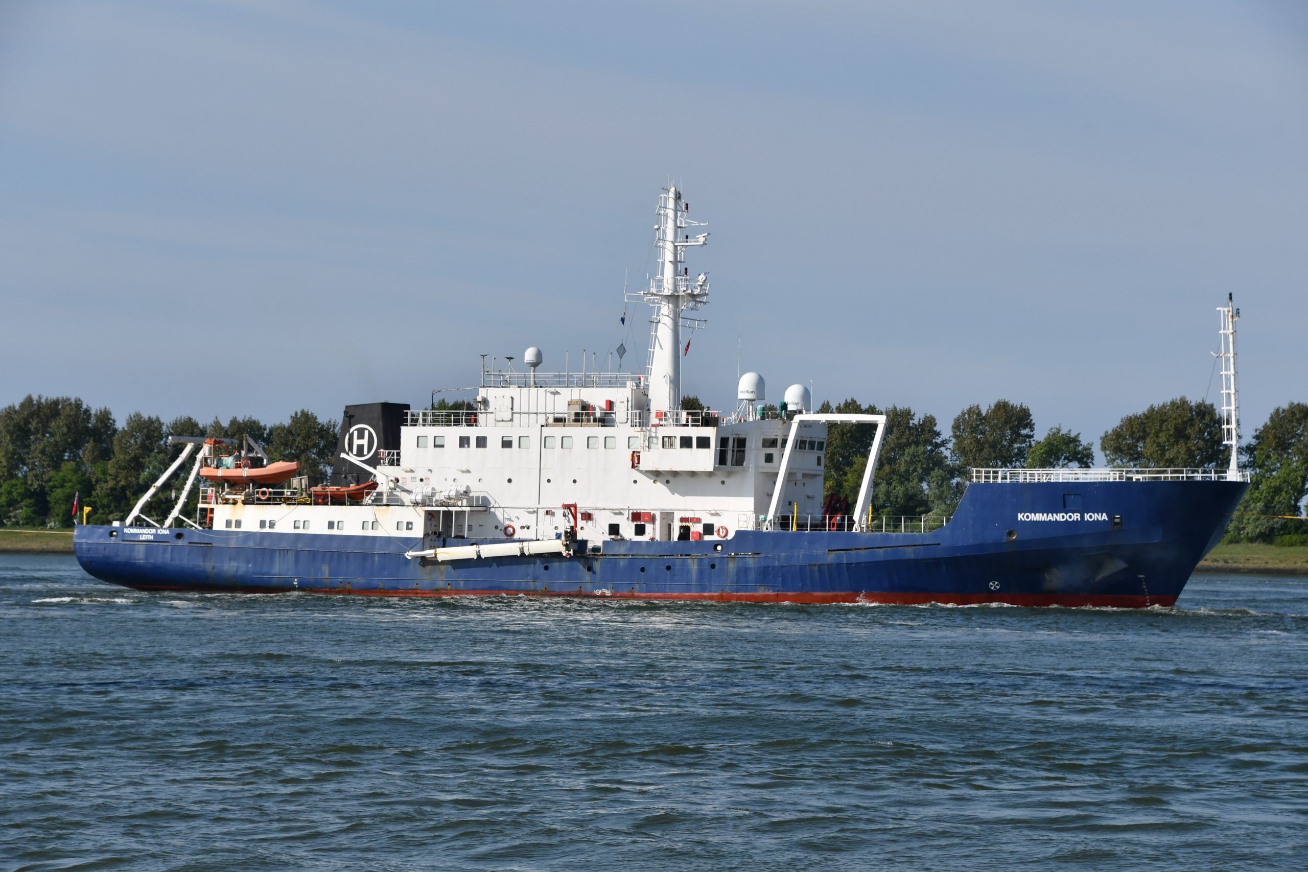 EEMS WARRIOR met KOMMANDER IONA | Tugspotters.com